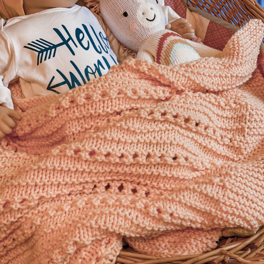Simply Cuddly Soft Baby Blanket Knitting Pattern | candyloucreations